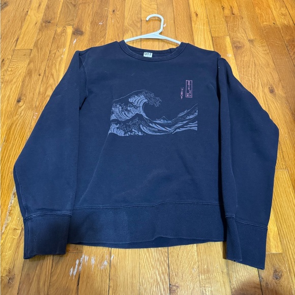 Uniqlo | Shirts | Uniqlo Hokusai Blue Great Wave At Kanagawa Crewneck ...
